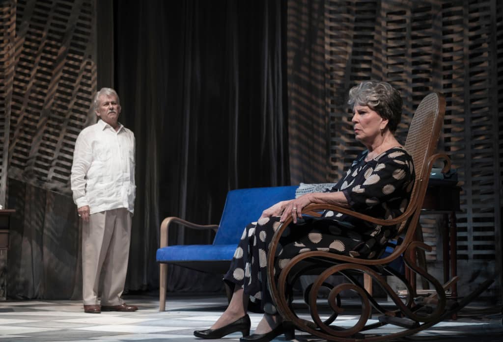 Michael Palma Snaps Great Photos of “Aire frío”